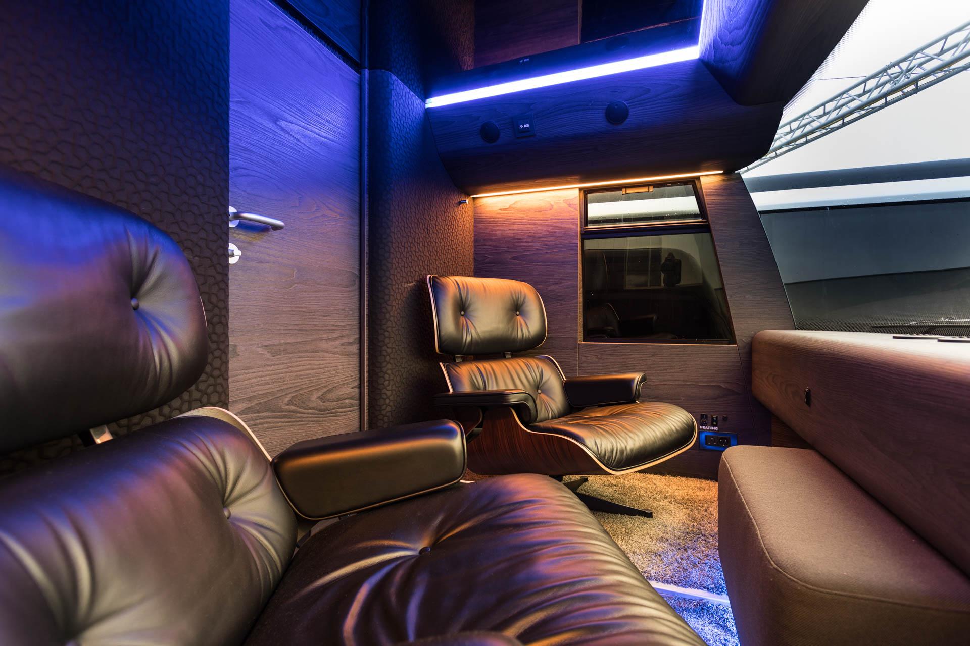 © COLUMBUS | Blog | Vacuplus, Zeppelin Nightliners, tour buses of the stars